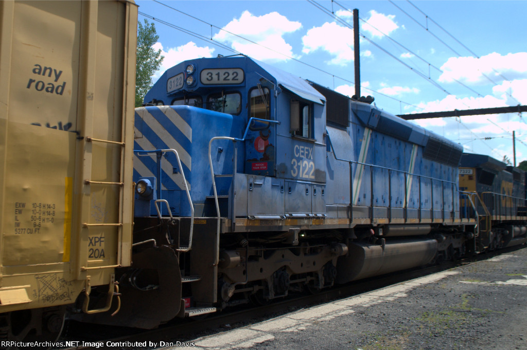CEFX SD40M-2 3122 trails on Q301-28